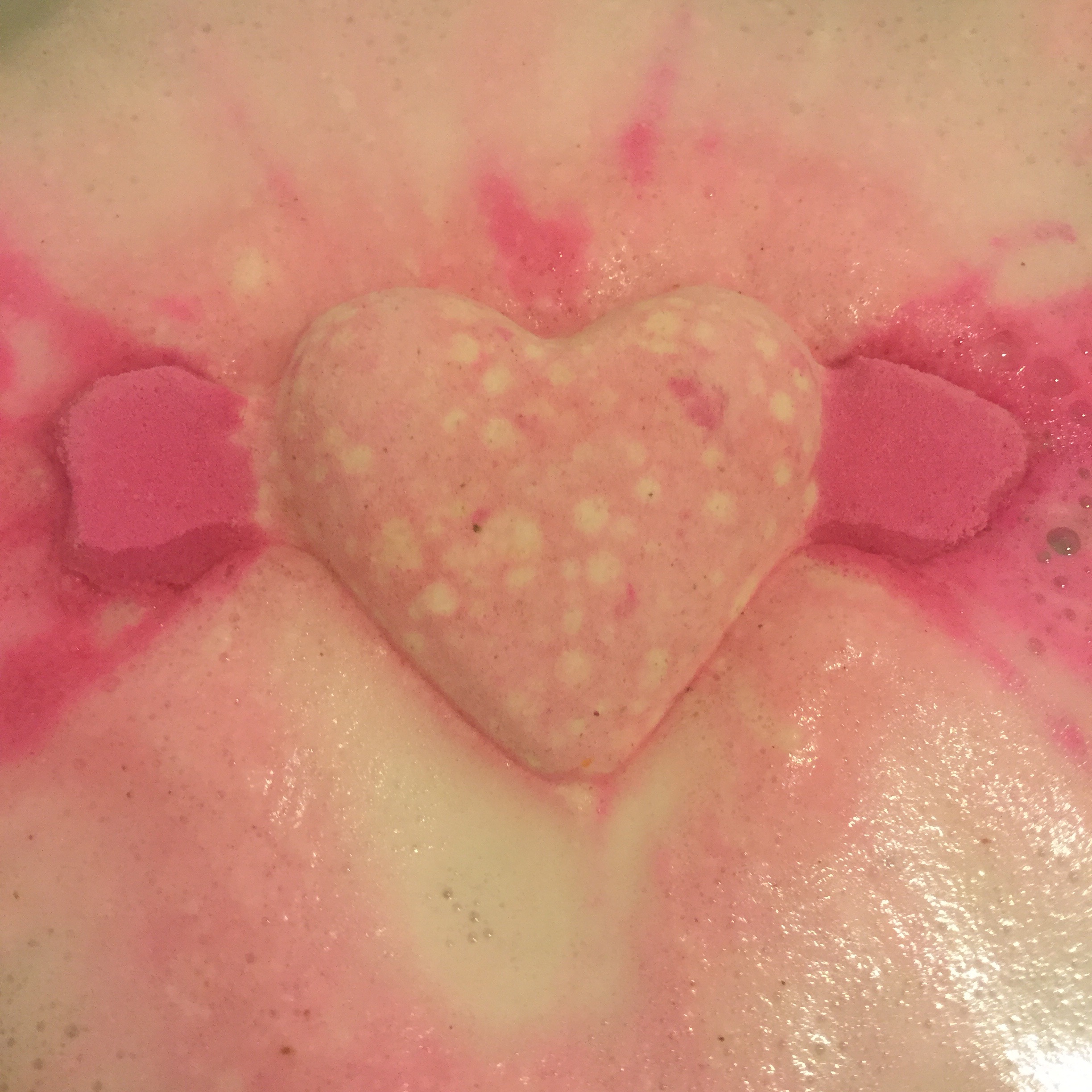 Cupid Bath Bomb – Lush Review