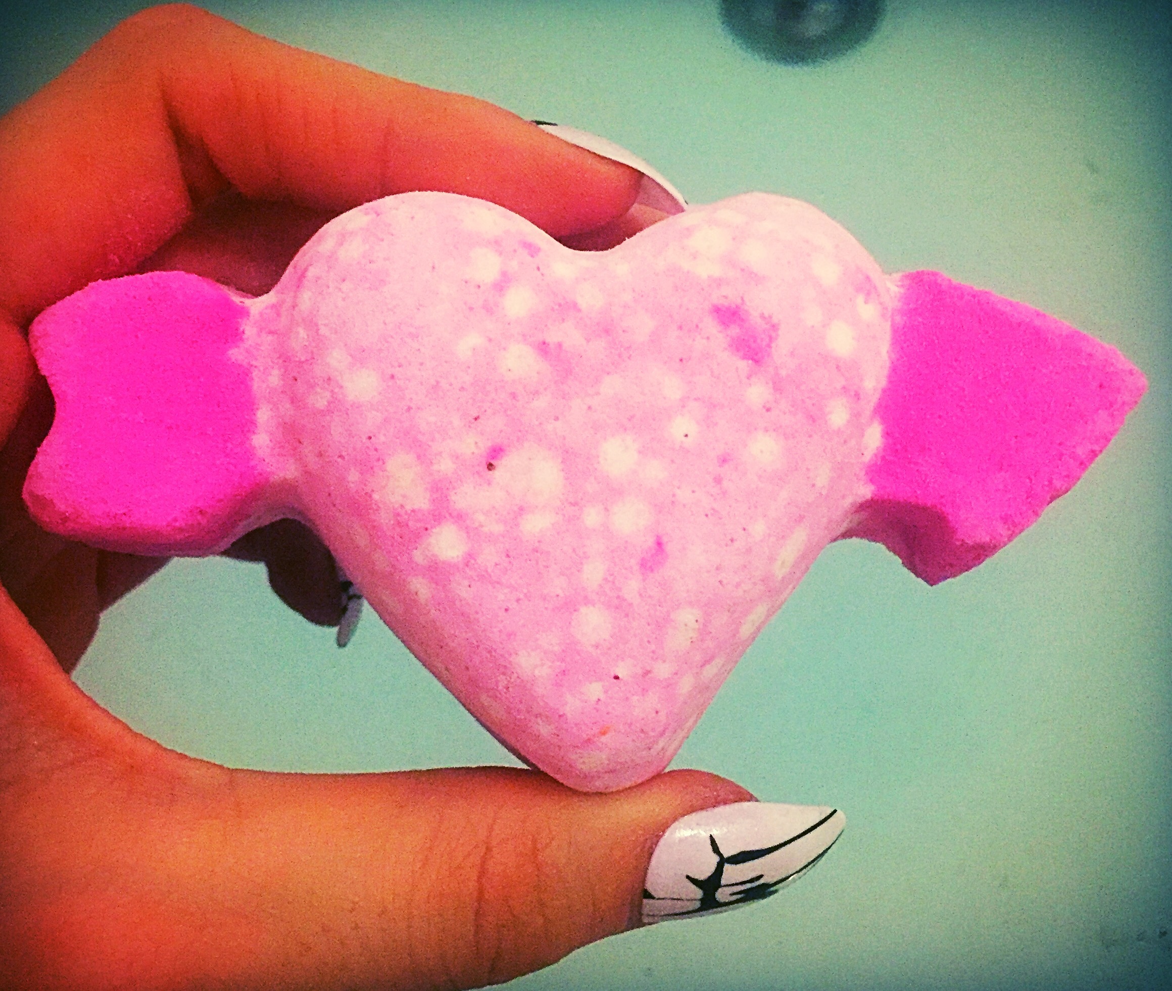 Cupid Bath Bomb – Lush Review