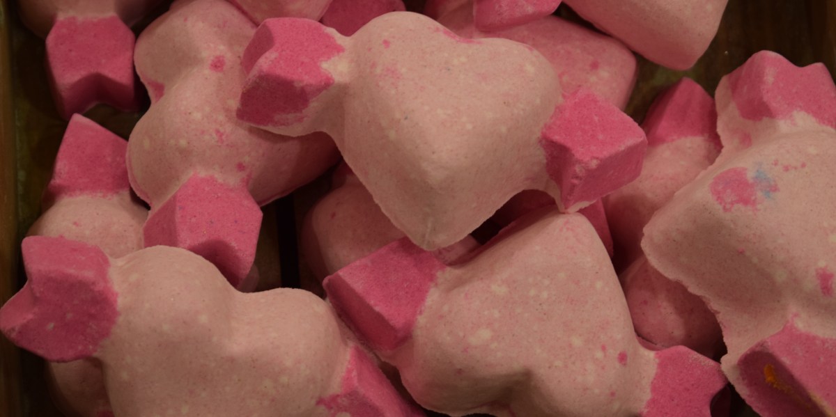 Cupid Bath Bomb – Lush Review