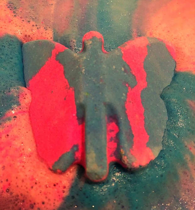Rose Butterfly Bath Bomb – Lush Review